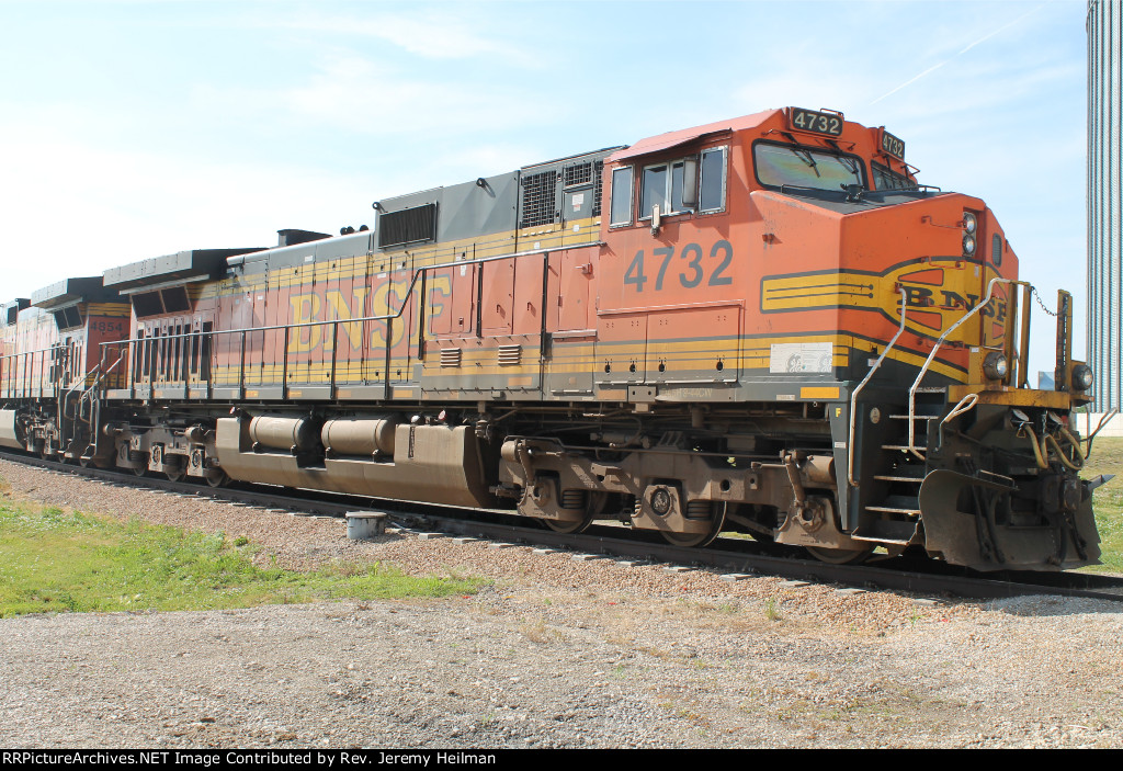 BNSF 4732 (1)